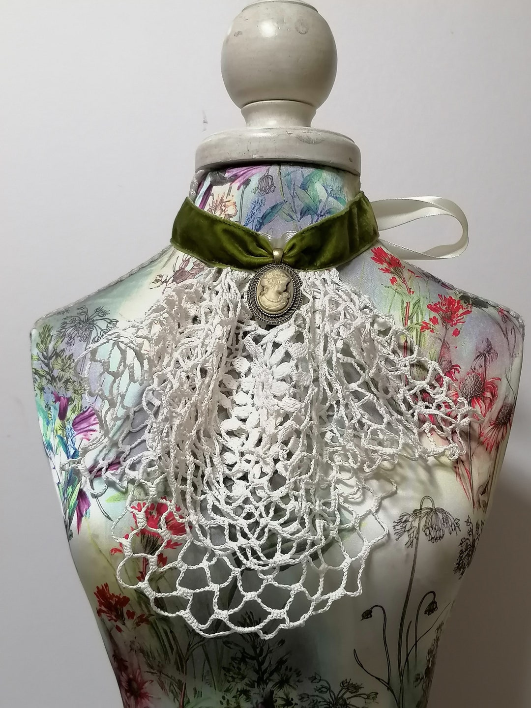 Vintage Crochet Lace Jabot, Ivory Ruffled Jabot With Cameo, Renaissance ...