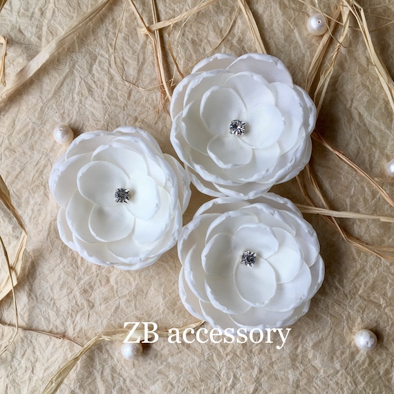Items similar to Small Ivory Flowers in handmade Weddings Bridal hair ...