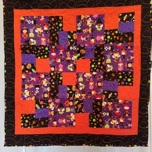 Halloween Trick or Treater Fun Quilt - Etsy