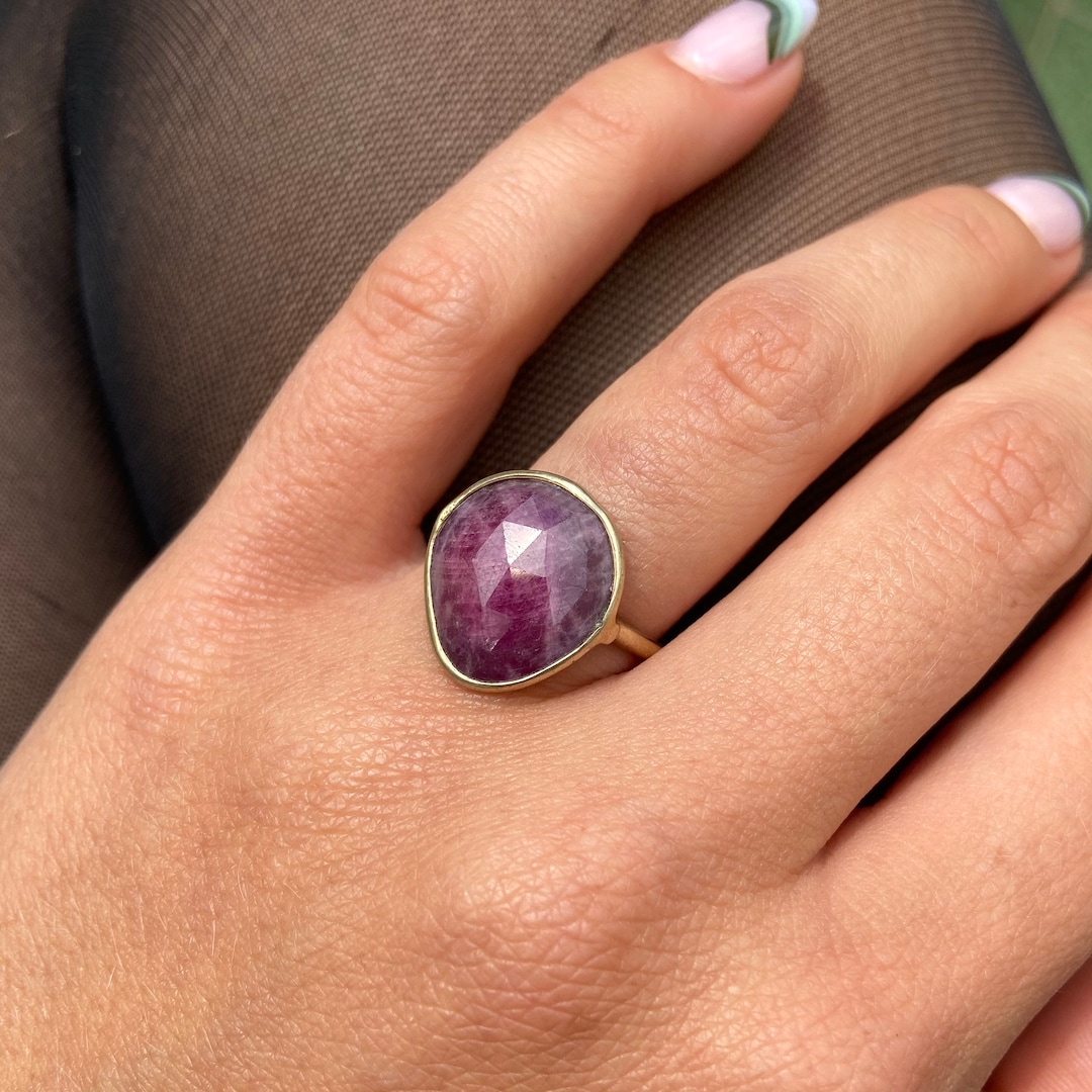 Rubin Ring, Gold Rubin Ring, facettierter Rubin Ring, zierlicher Ring ...