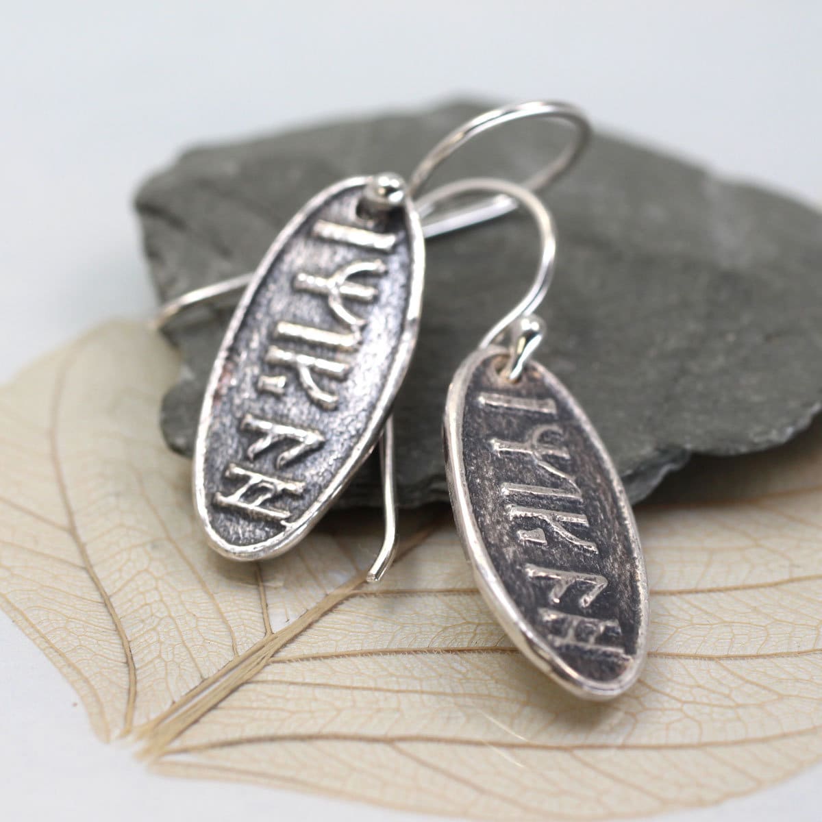 Silber Rune Ohrringe viel Glück Zwerg Rune Kili Lucky Charm | Etsy