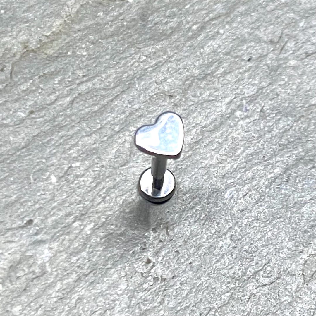 Piercing labret coeur bijoux Monroe avec filetage interne, titane - 16 ...