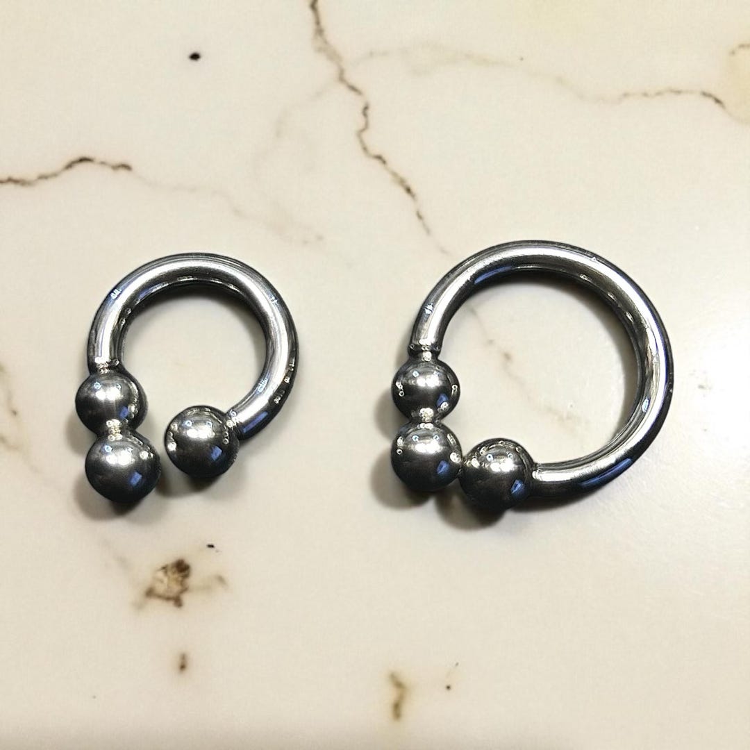 Septum Ring - 10G 8G Internally Threaded Horseshoe - V Shape Nose Bull ...