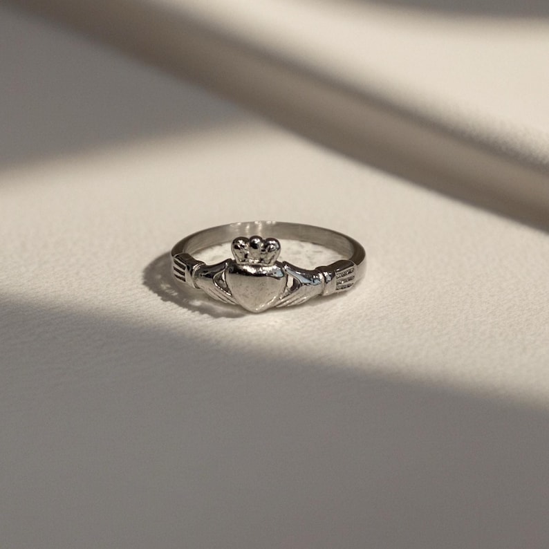 Classic Claddagh Heart Ring: Celtic Love Loyalty Friendship Band Sizes ...