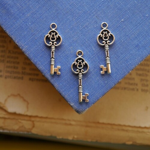 20 Pcs of Antique Silver Skeleton Key Heart Key Charms 9x21mm - Etsy