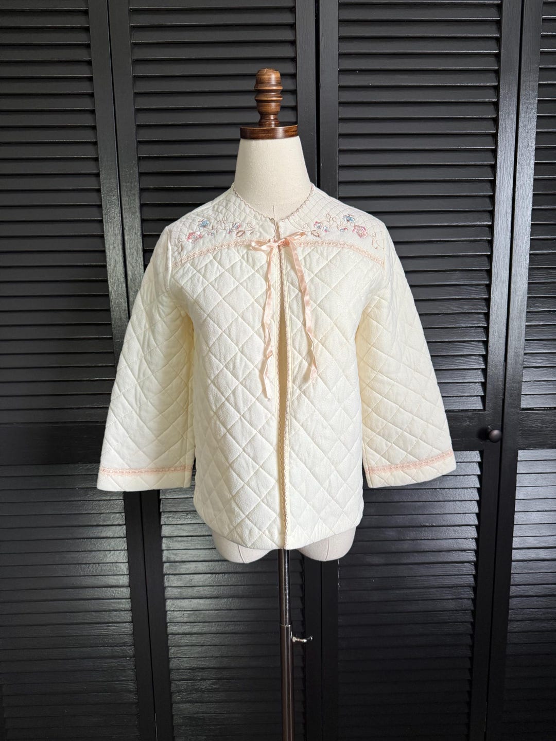 Vintage Quilted Bed Jacket Beige Embroidered Flowers - Etsy