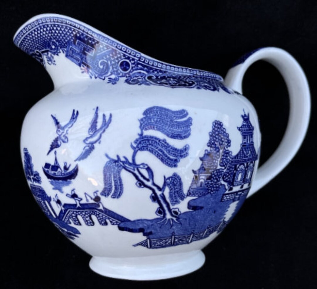 Johnson Brothers Blue Willow 24-oz. Bulbous Jug or Pitcher in Excellent ...