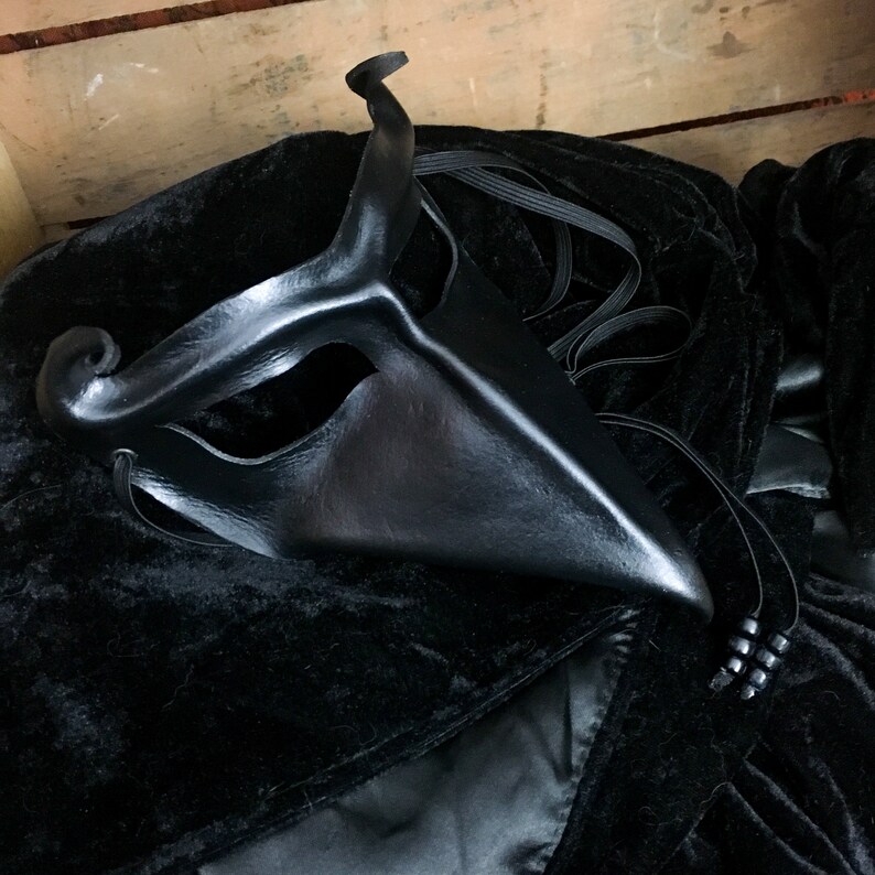 Black Leather Raven Mask Handcrafted Crow Eyemask With Hooked - Etsy