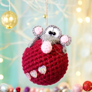 238 Bauble Crochet Pattern | Rat or Mouse on a Bauble Christmas Decor ...