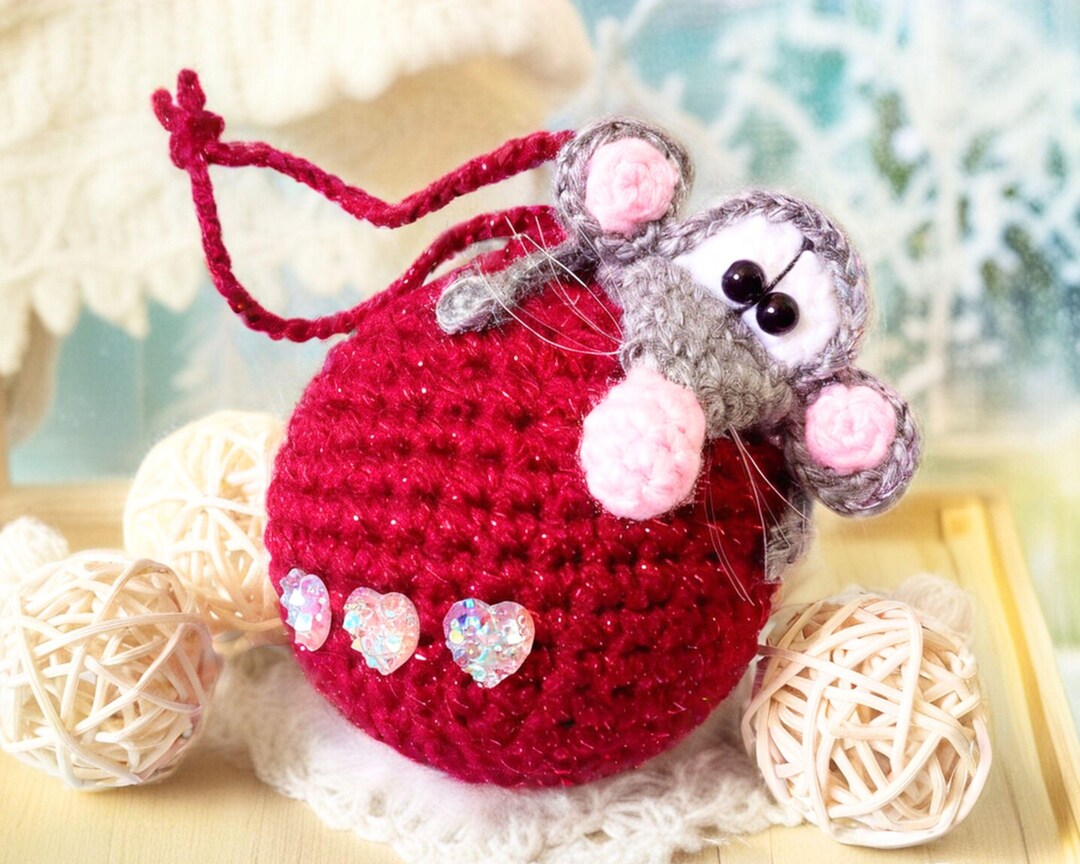 238 Bauble Crochet Pattern | Rat or Mouse on a Bauble Christmas Decor ...