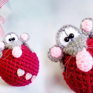 238 Bauble Crochet Pattern | Rat or Mouse on a Bauble Christmas Decor ...