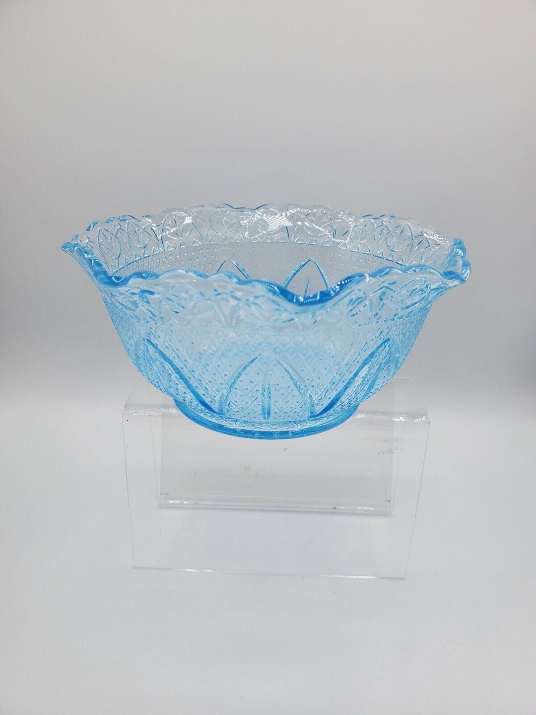 Vintage Fenton Ice Blue Ruffled Edge Bowl With STAR Bottom 7"w×3.5"d×3. ...