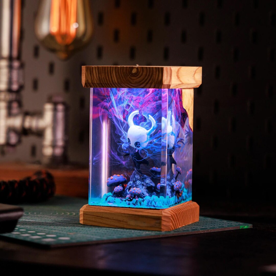 Hol.lo/w Kni.ght Resin Epoxy Lamp, Custom Night Light, Game Decor ...