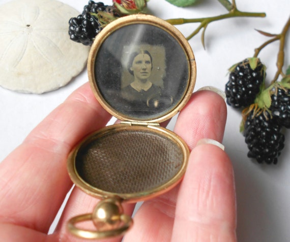 Antique Mourning Locket, 19th Century Civil War Era T… - Gem