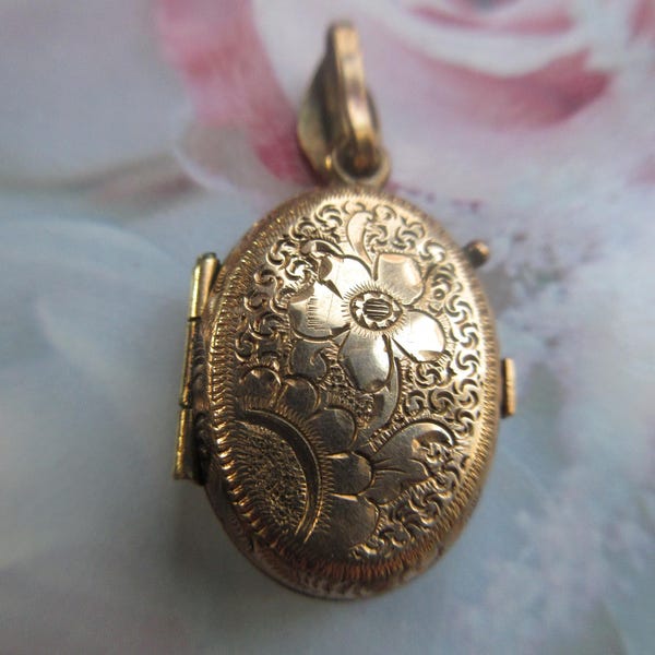 Victorian Locket - Etsy