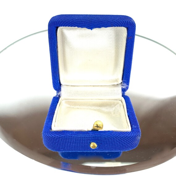 Vintage Push Button Ring Box Rare Beauty Vintage - Gem