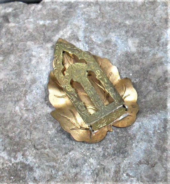 Vintage 1940's Leaf Design Dress Clip - Gem