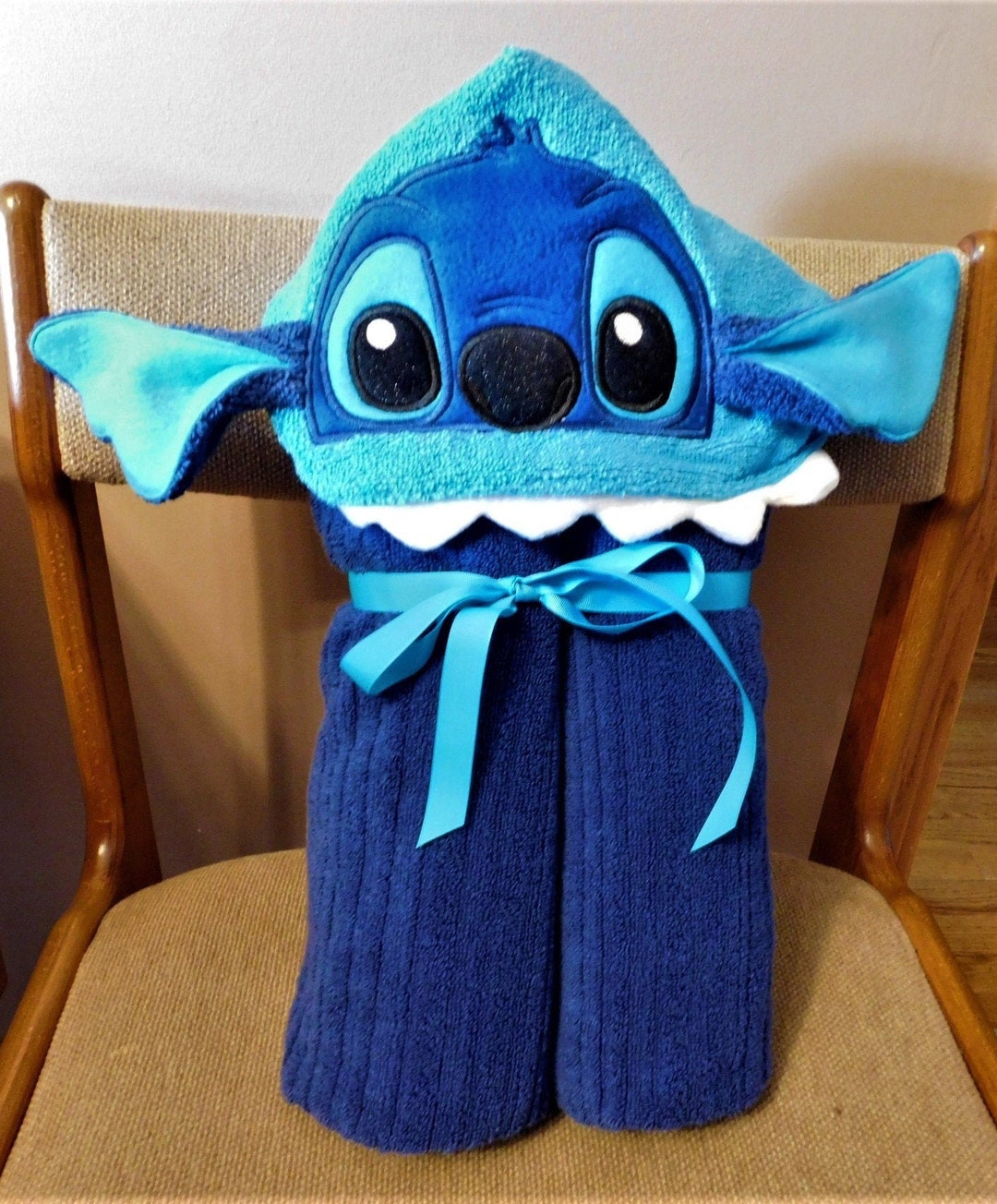Adult Alien Hooded Towel - Free Personalization - Etsy