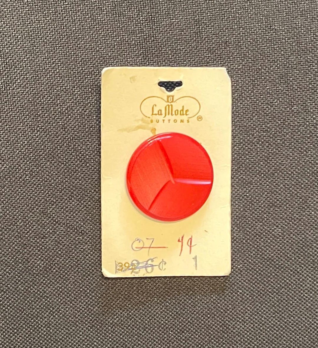 Vintage Red Button on Original Cards, La Mode - Etsy
