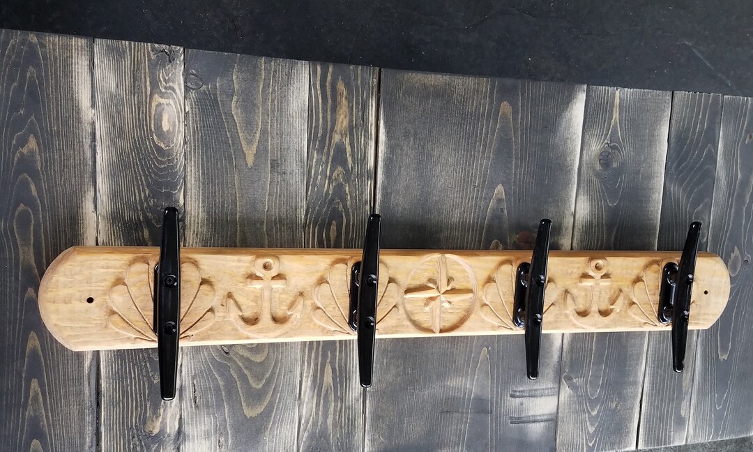 Gancho de córtica de rack, anclas talladas, conchas y brújula estrella ...