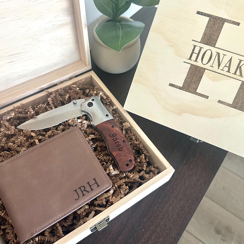 Wooden Money Gift Wallet Box - 60+ Gift Ideas for 2025