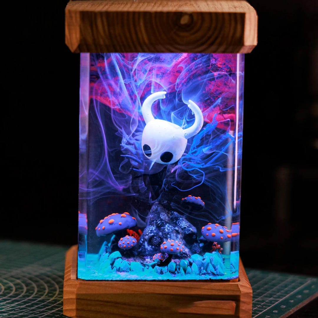 Hol.lo/w Kni.ght Resin Epoxy Lamp, Custom Night Light, Game Decor ...