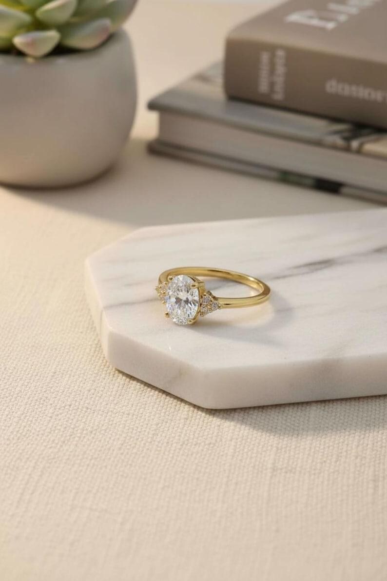 Oval Moissanite Engagement Ring, Twisted Vine 18K Gold Cluster Ring - Etsy