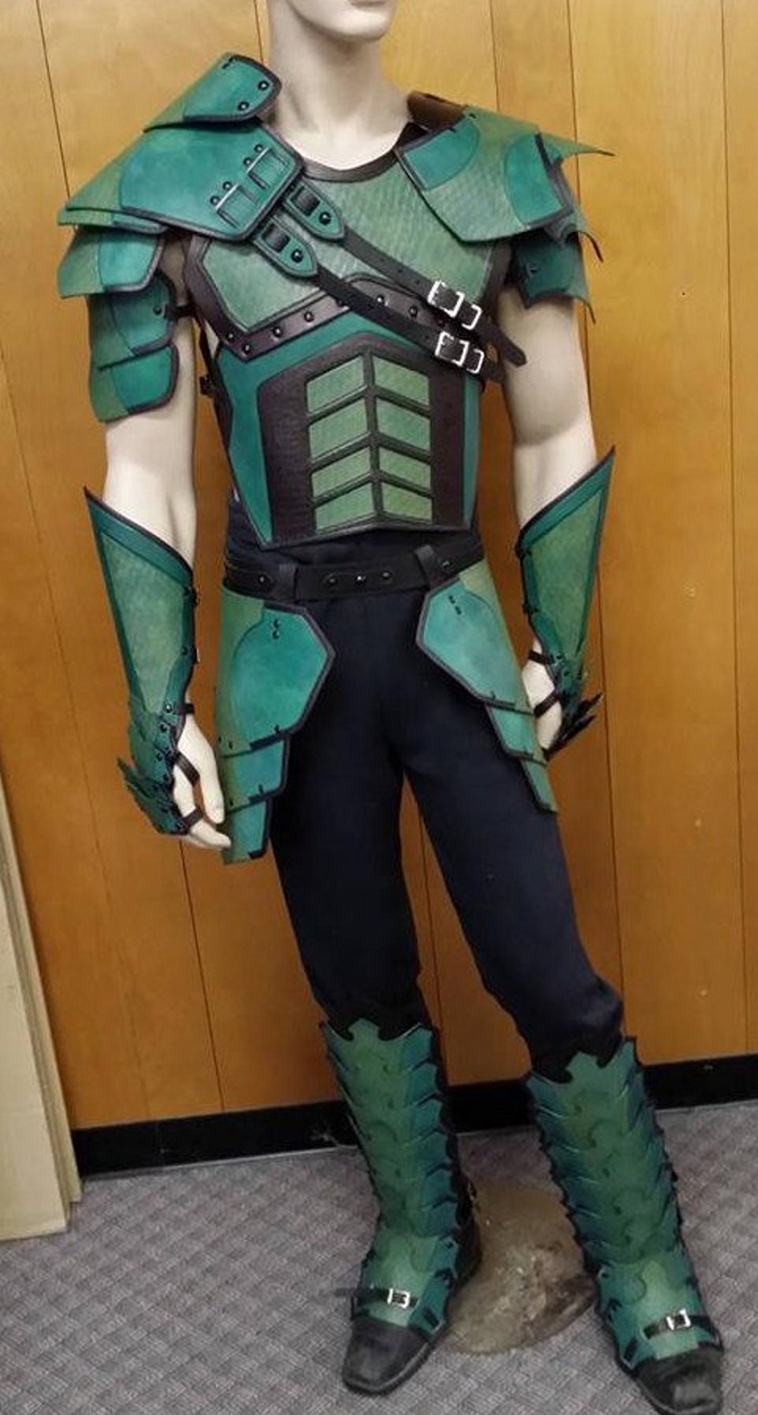 Green Arrow Leather Armor Set: Custom Ranger Cosplay - Etsy