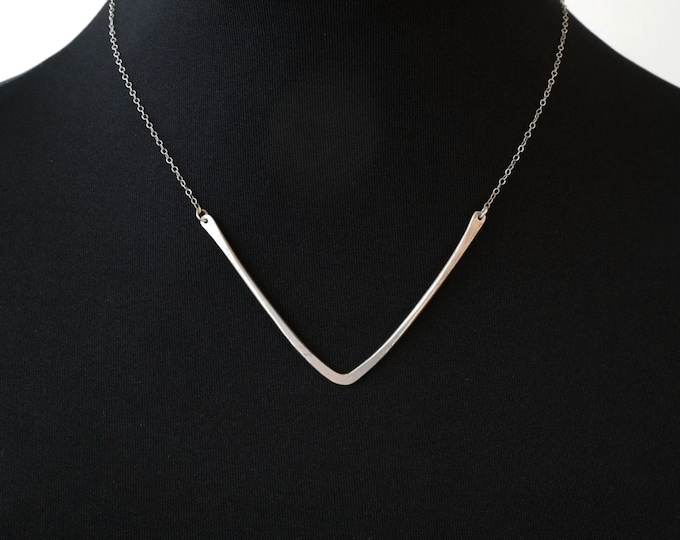 Sterling Silver V Necklace Minimal Bar Hammered - Etsy