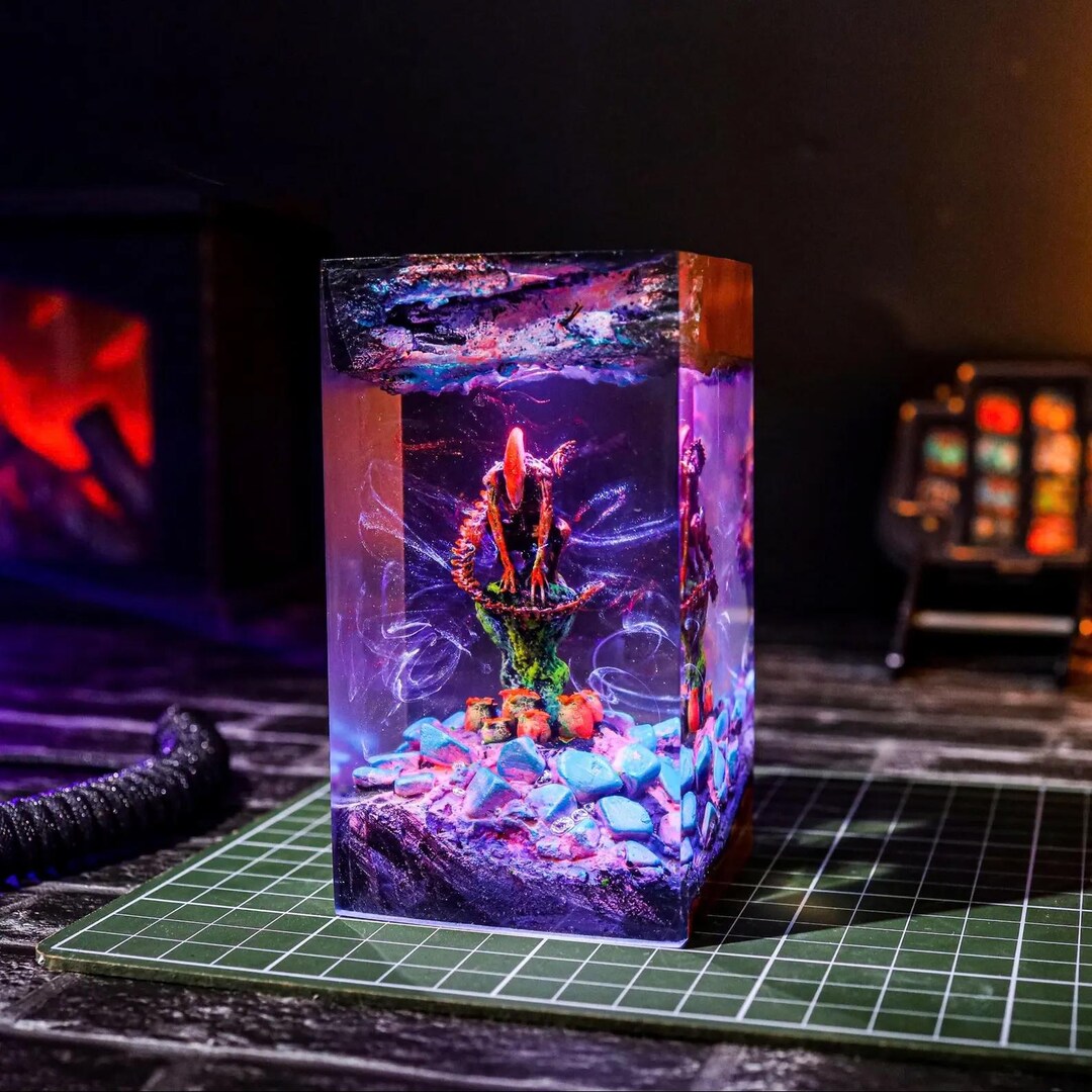 Alien Xeno.morph Space Monster Epoxy Resin Lamp Night Light, Home ...