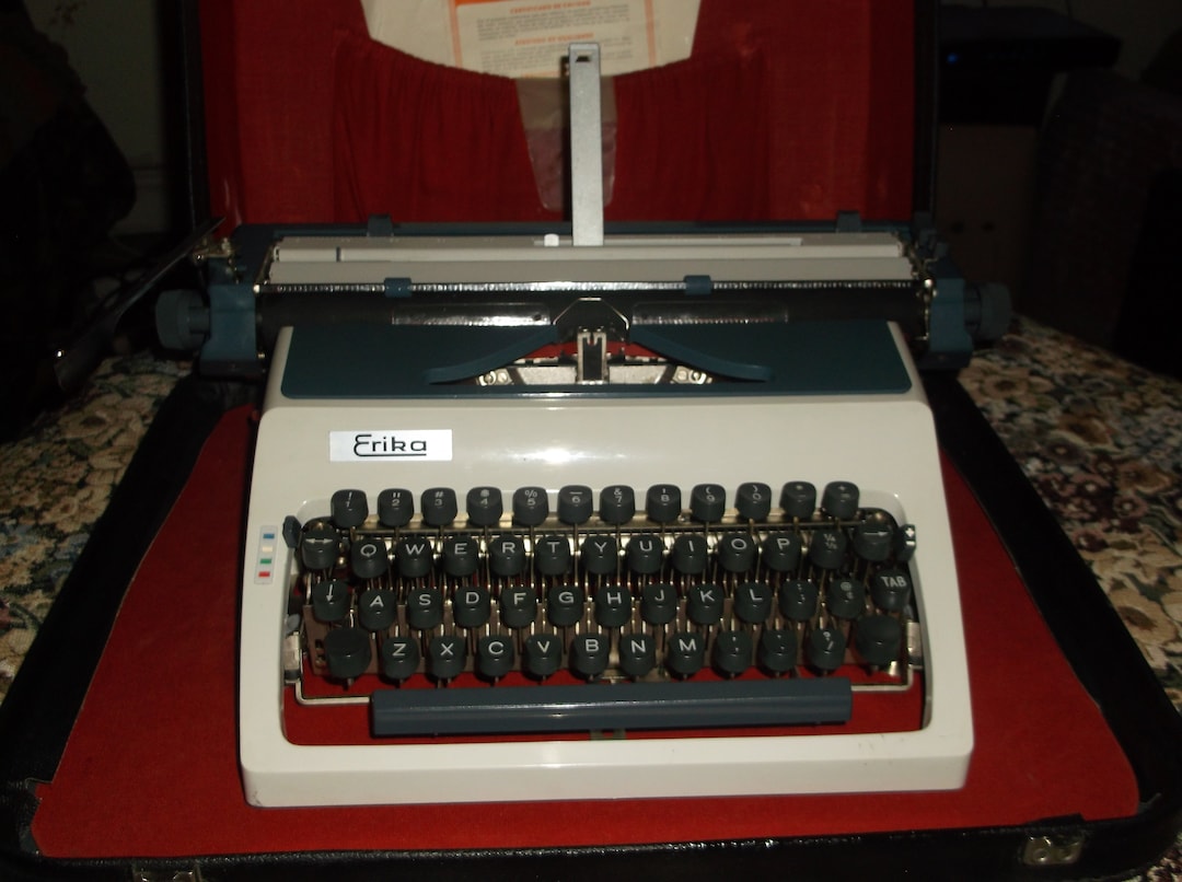 Vintage Erica Manual Portable Typewriter With Carrying Case 1970s - Etsy