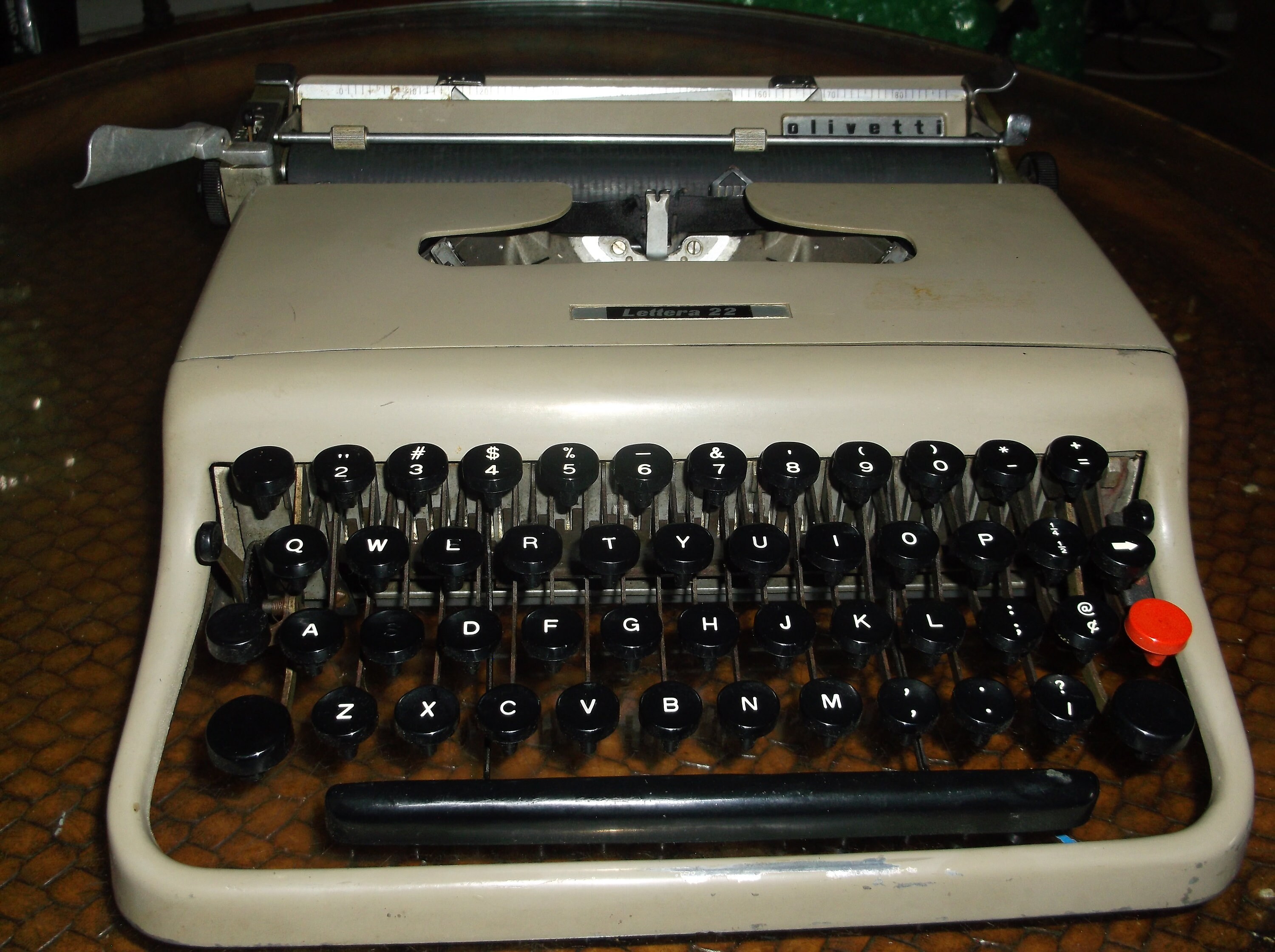 Olivetti Lettera 22 Vintage 1950s Portable Olivetti Manual Portable ...