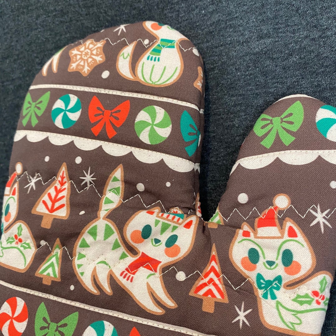 Gingerbread Kitties Striped on Brown Christmas Oven Mitts & Potholders ...