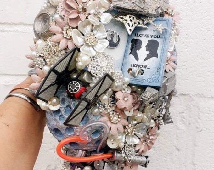 MaddisonRocks - Maddison Rocks Floral Sculpture - Etsy UK