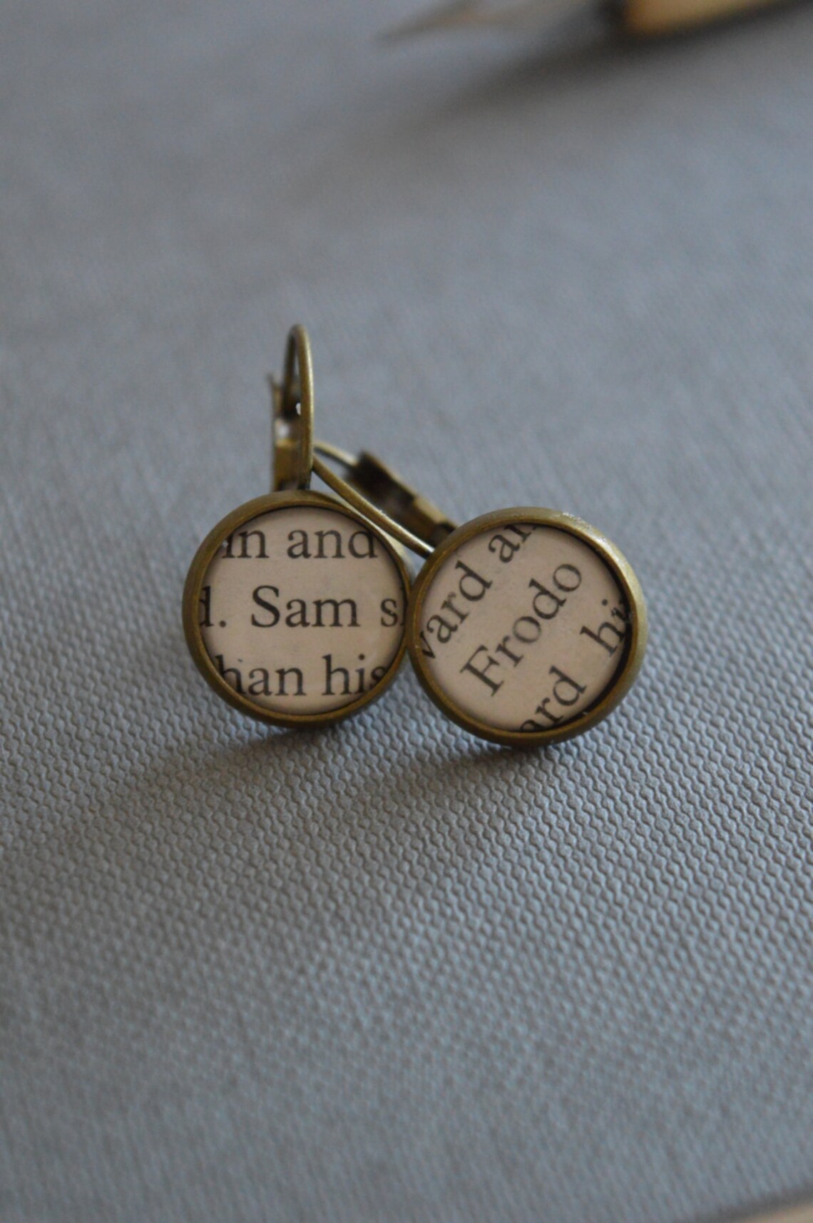 Frodo and Sam Character Earrings | Etsy