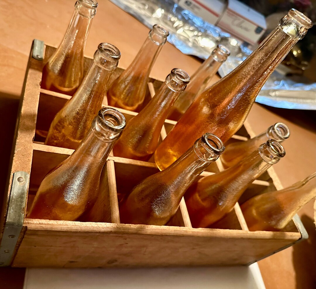 Canada Dry Divided Wood Crate With 12 Carnival Glass Canada Dry Bottles ...