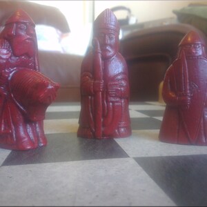 Isle of Lewis Chess Set With Rare Queens and Shield Biting Berserkers ...