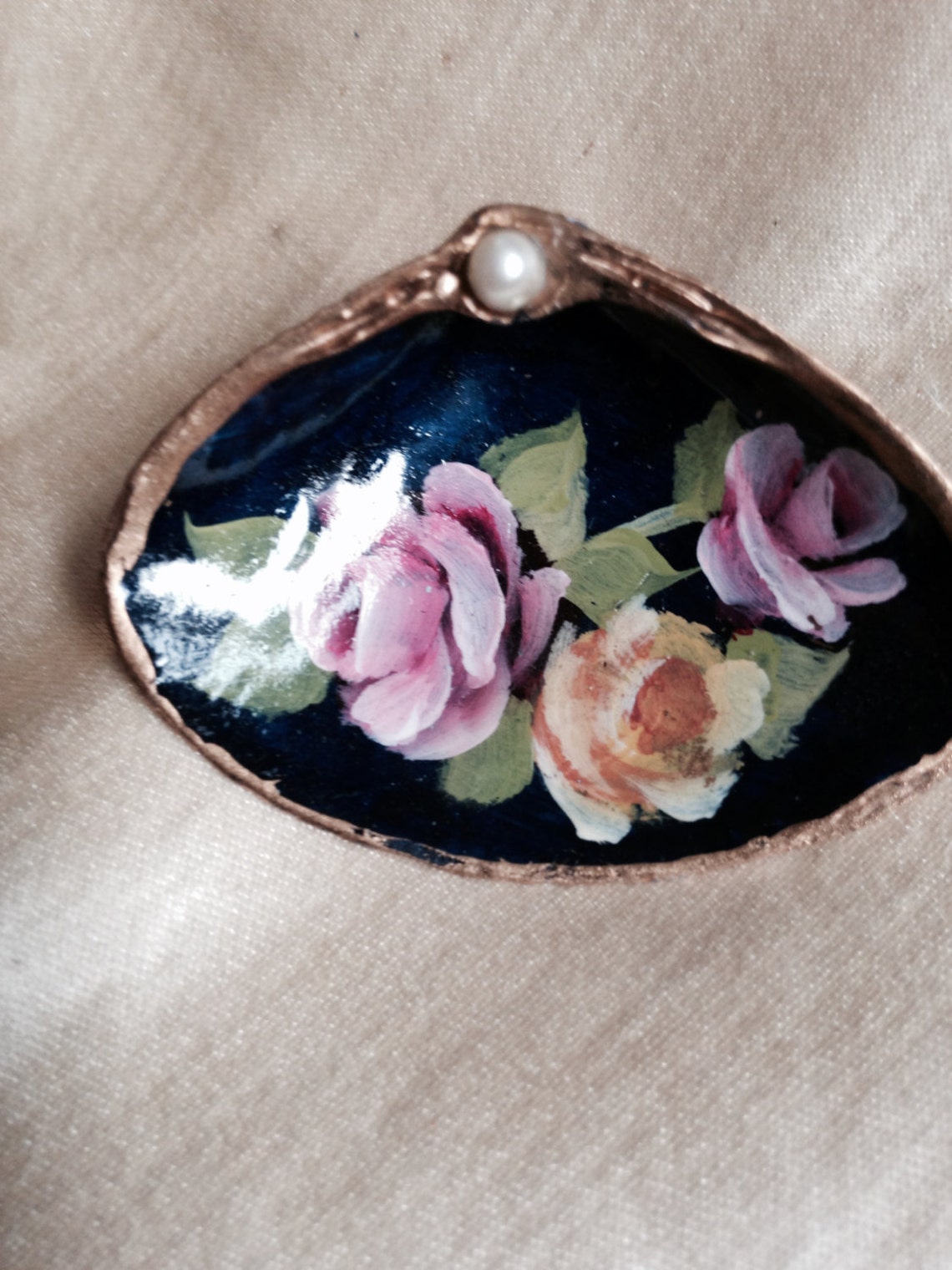 Hand Painted Hand Crafted Vintage Seashell Pins / Shabby Chic | Etsy