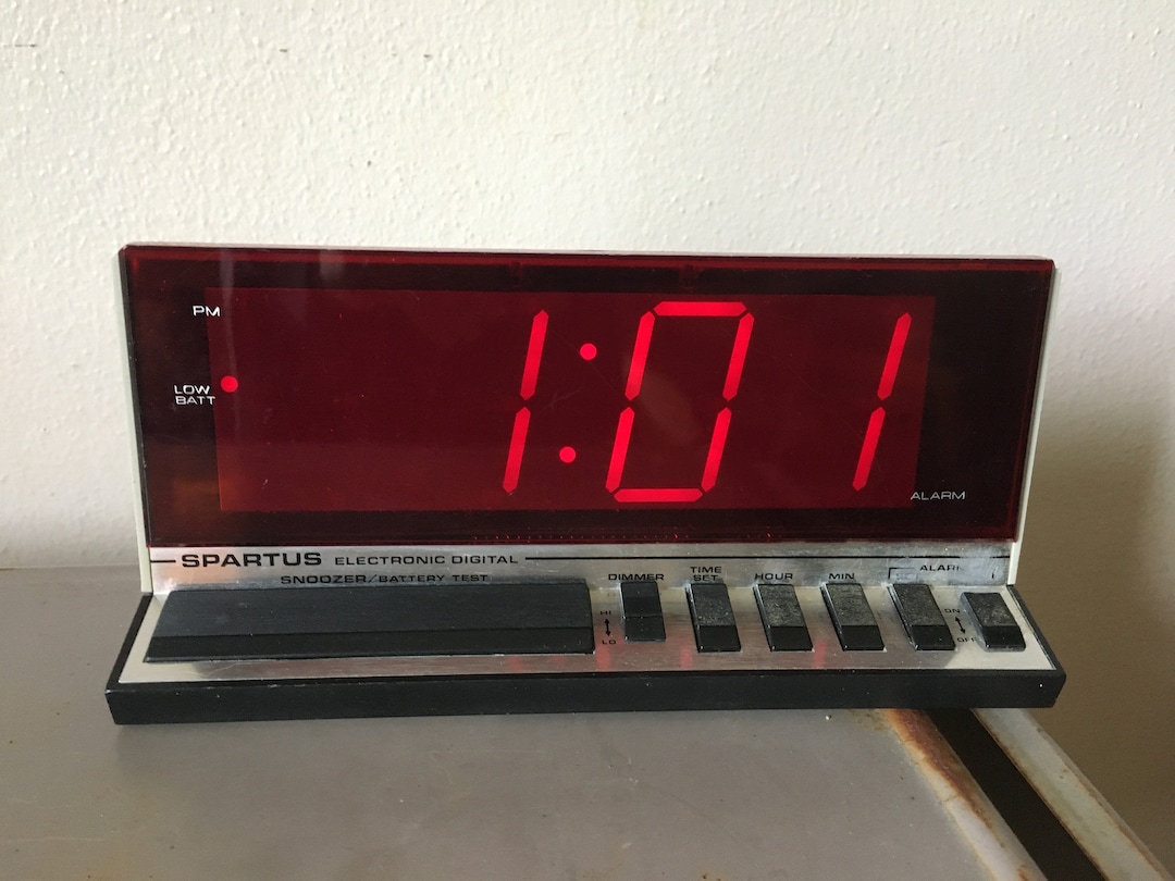 Vintage 1980s Spartus Alarm Clock Electronic Digital Red Flat Screen ...