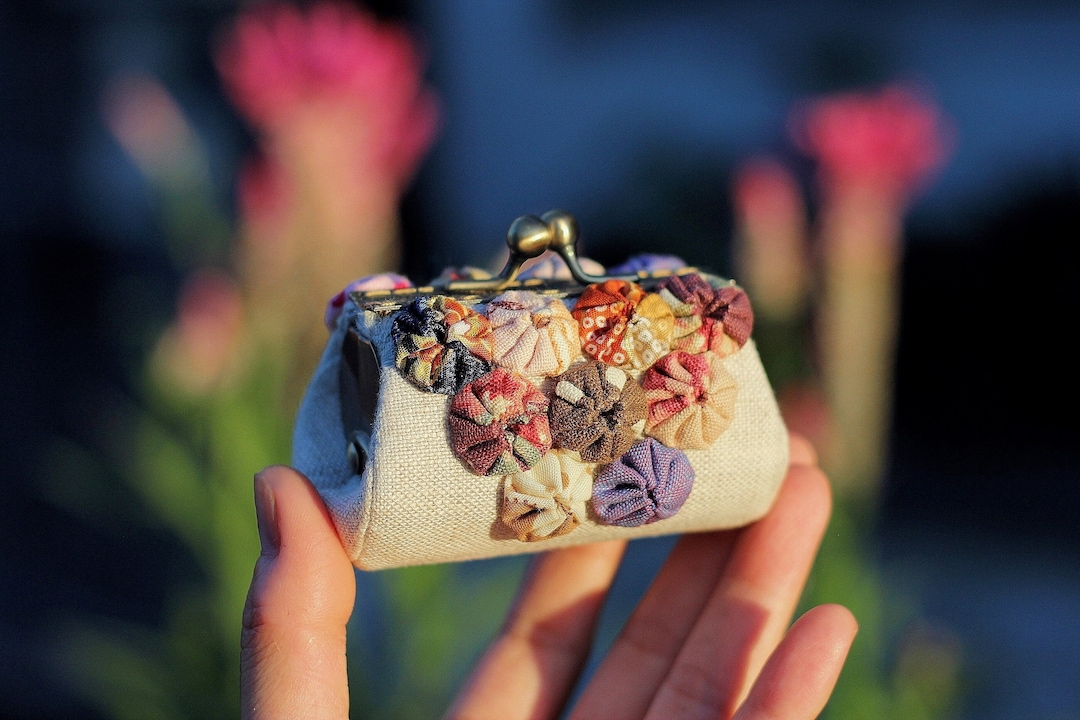 Linen Coin Purse With Yo-yo Fabric Flowers - Kiss Lock Closure - Etsy