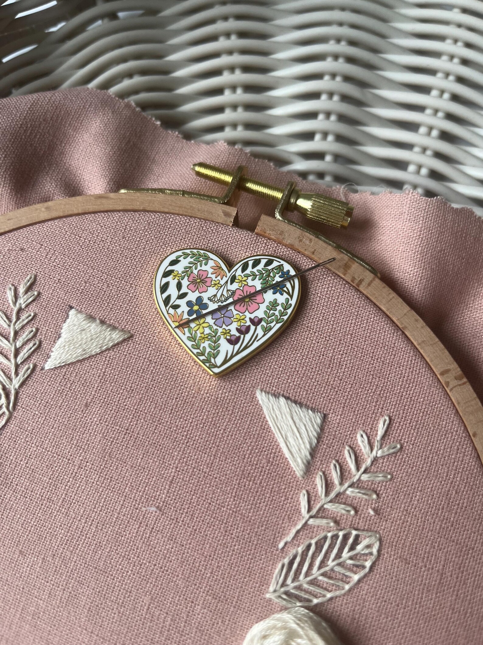 Needle Minder Floral Heart | Gold Enamel Magnetic Needle Minder - Etsy