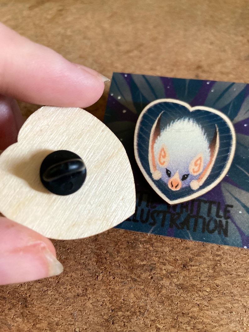 Honduran White Bat Pin- 30mm Wooden Pin Badge With Rubber Clutch, Bat ...