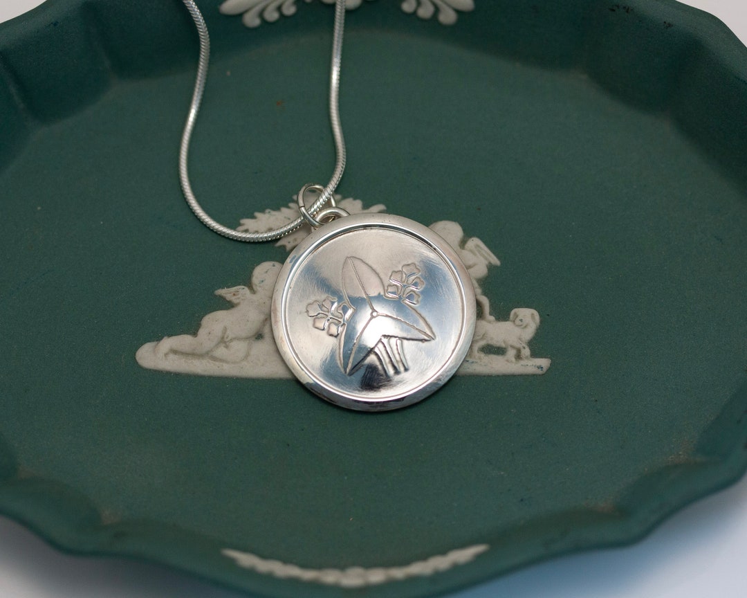 Sterling Silver Etched Japanese Water Plantain Kamon Pendant on 18 ...