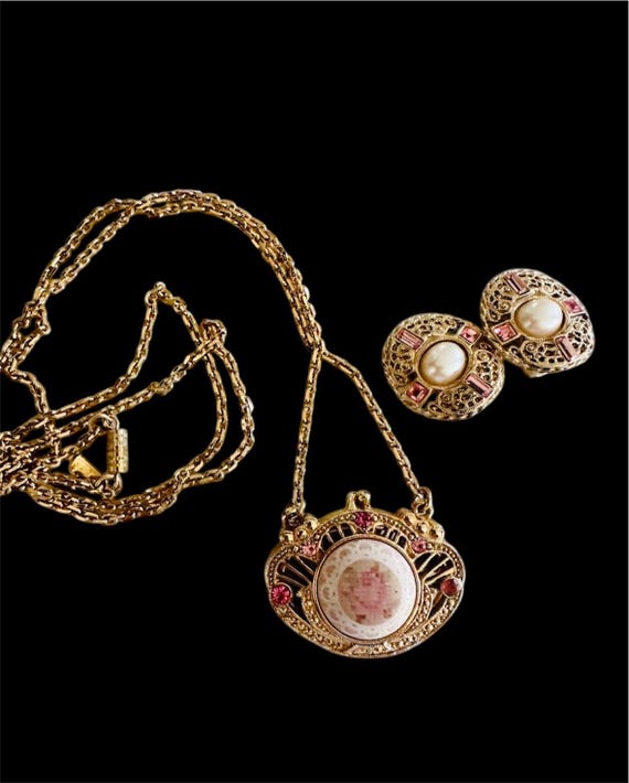 1928 necklace company store
