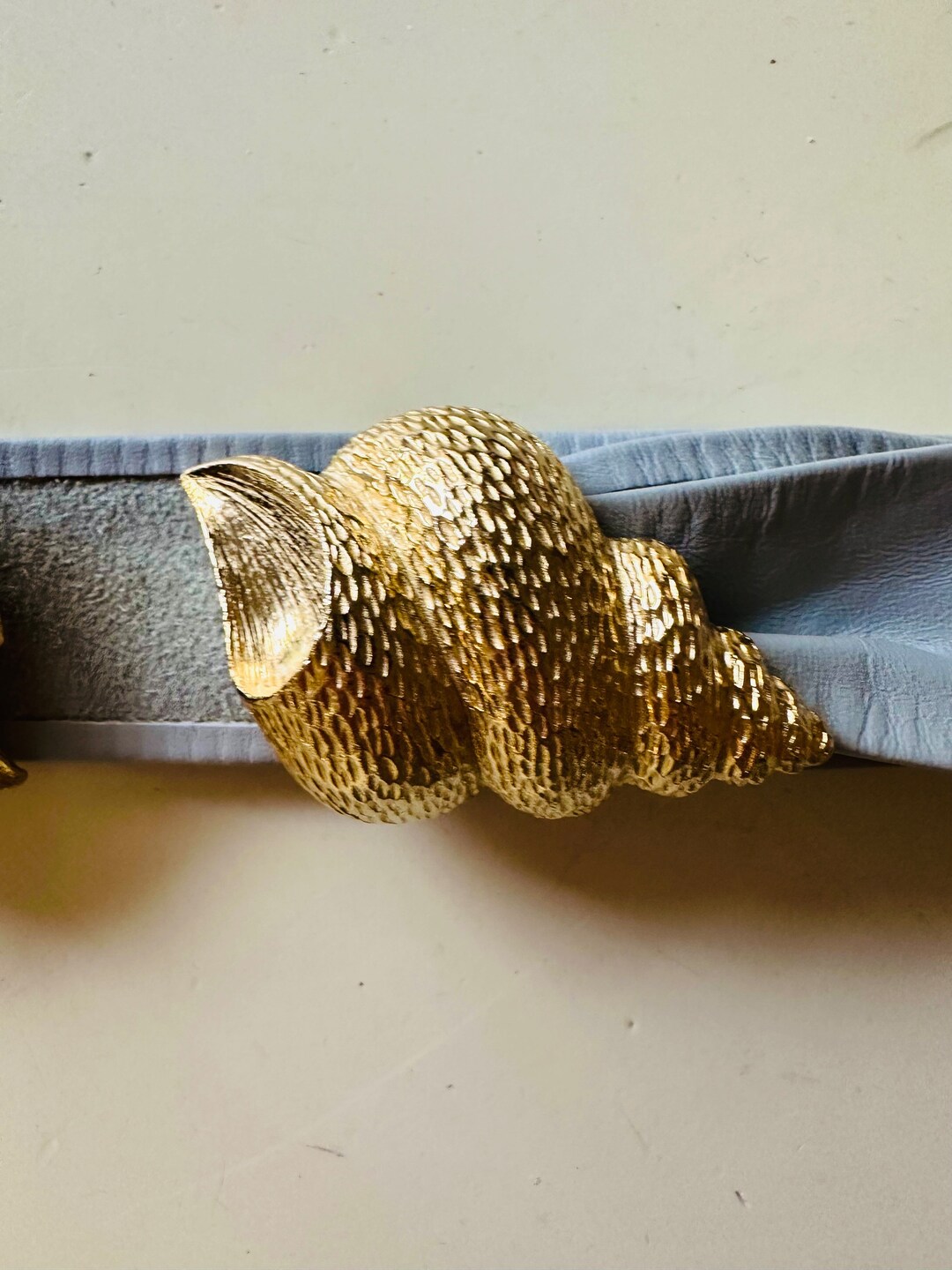 1978 mimi D N Gold Metal Seashell Belt Buckle With Gray Leather Band - Etsy