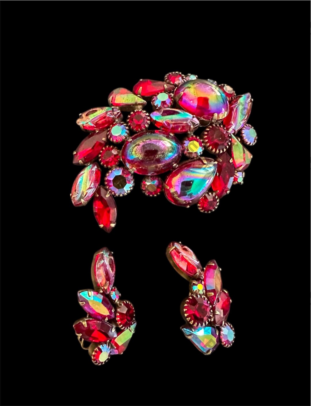 Vintage KRAMER Red Aurora Borealis Rhinestone Brooch and Earrings Demi ...