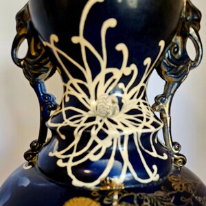 Large Antique Japanese Porcelain Lamp, Handpainted White Spider Mums on ...