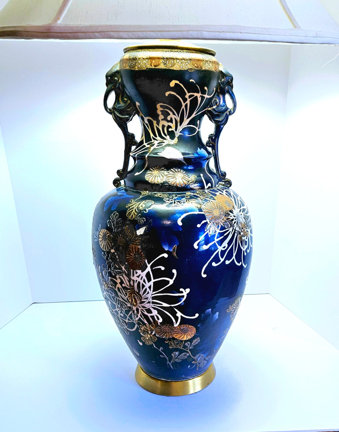 Large Antique Japanese Porcelain Lamp, Handpainted White Spider Mums on ...