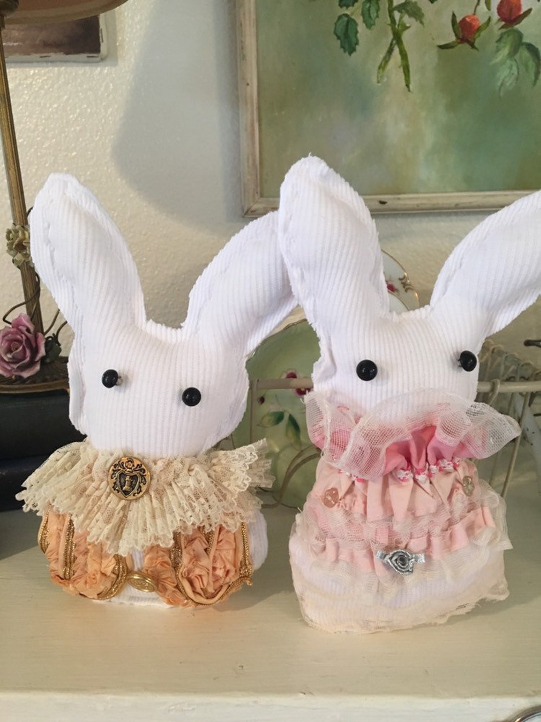 White rabbit room decor/rabbit nursery decor - Etsy Italia