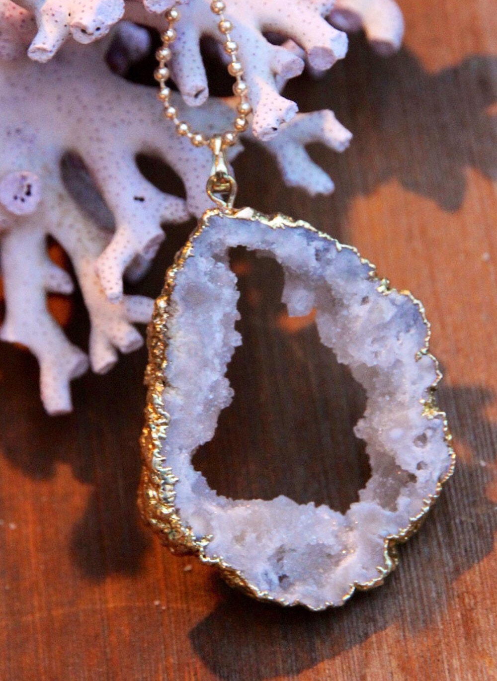 Snow White Agate Slice Necklace Large - Etsy